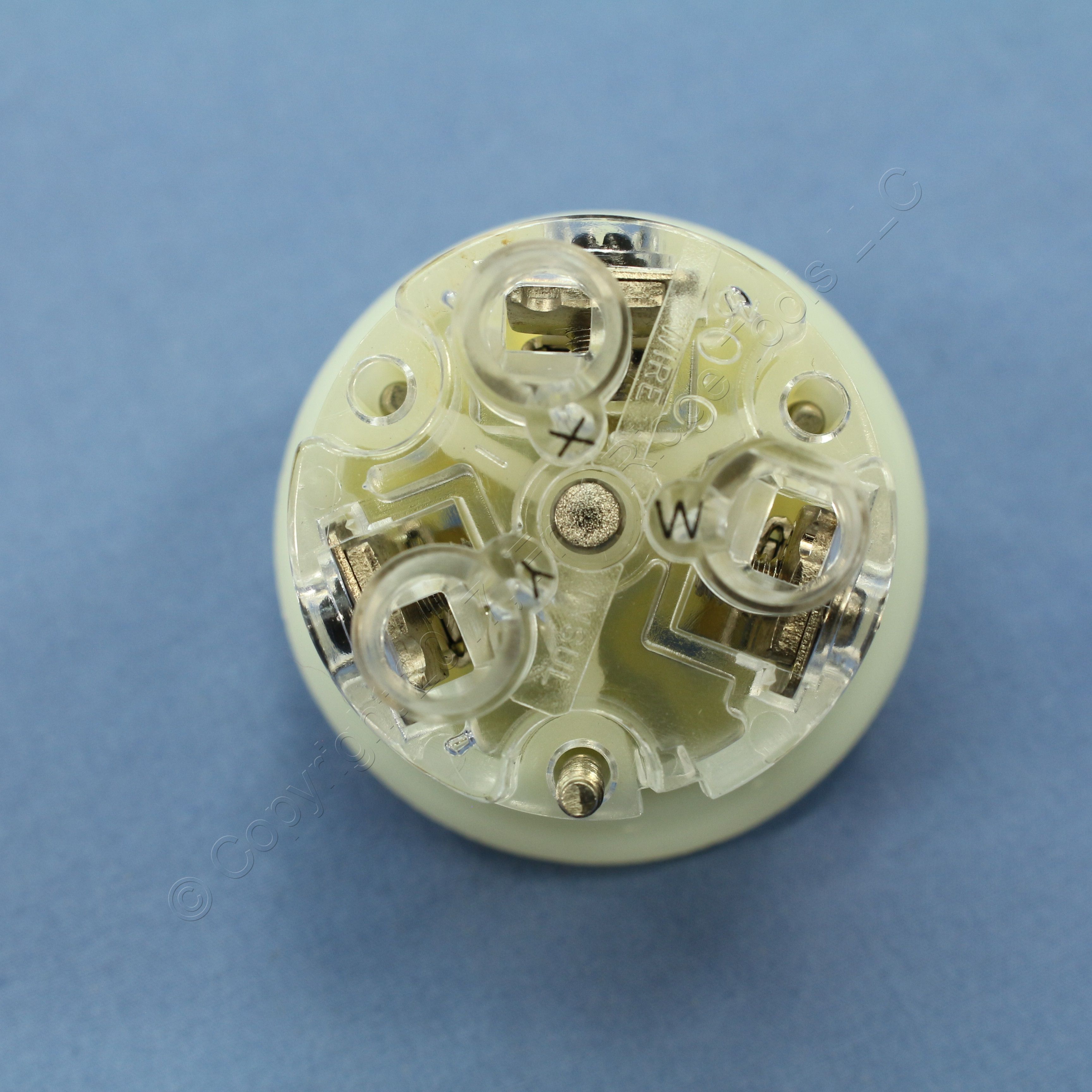 LEVITON YELLOW WETGUARD Turn Locking Connector Plug NON-NEMA 30A 125 ... LEVITON YELLOW WETGUARD Turn Locking Connector Plug NON-NEMA 30A 125 ...