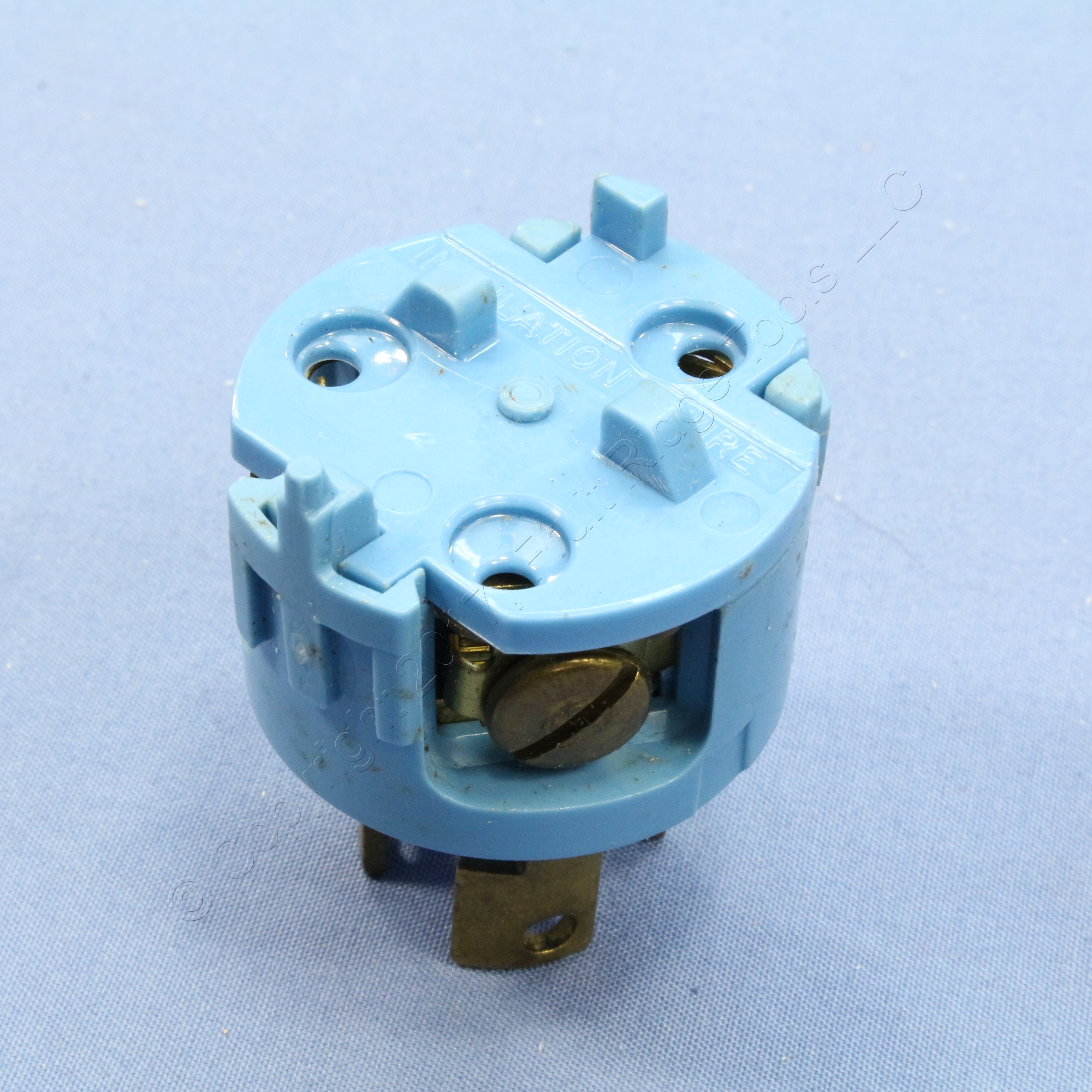 LEVITON TURN LOCKING Plug Twist Lock NEMA L11-15P 15A 250V 3 Oldstyle ... LEVITON TURN LOCKING Plug Twist Lock NEMA L11-15P 15A 250V 3 Oldstyle ...